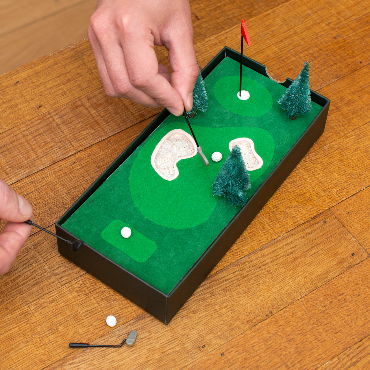 Desktop Golf – Kikkerland Design Inc
