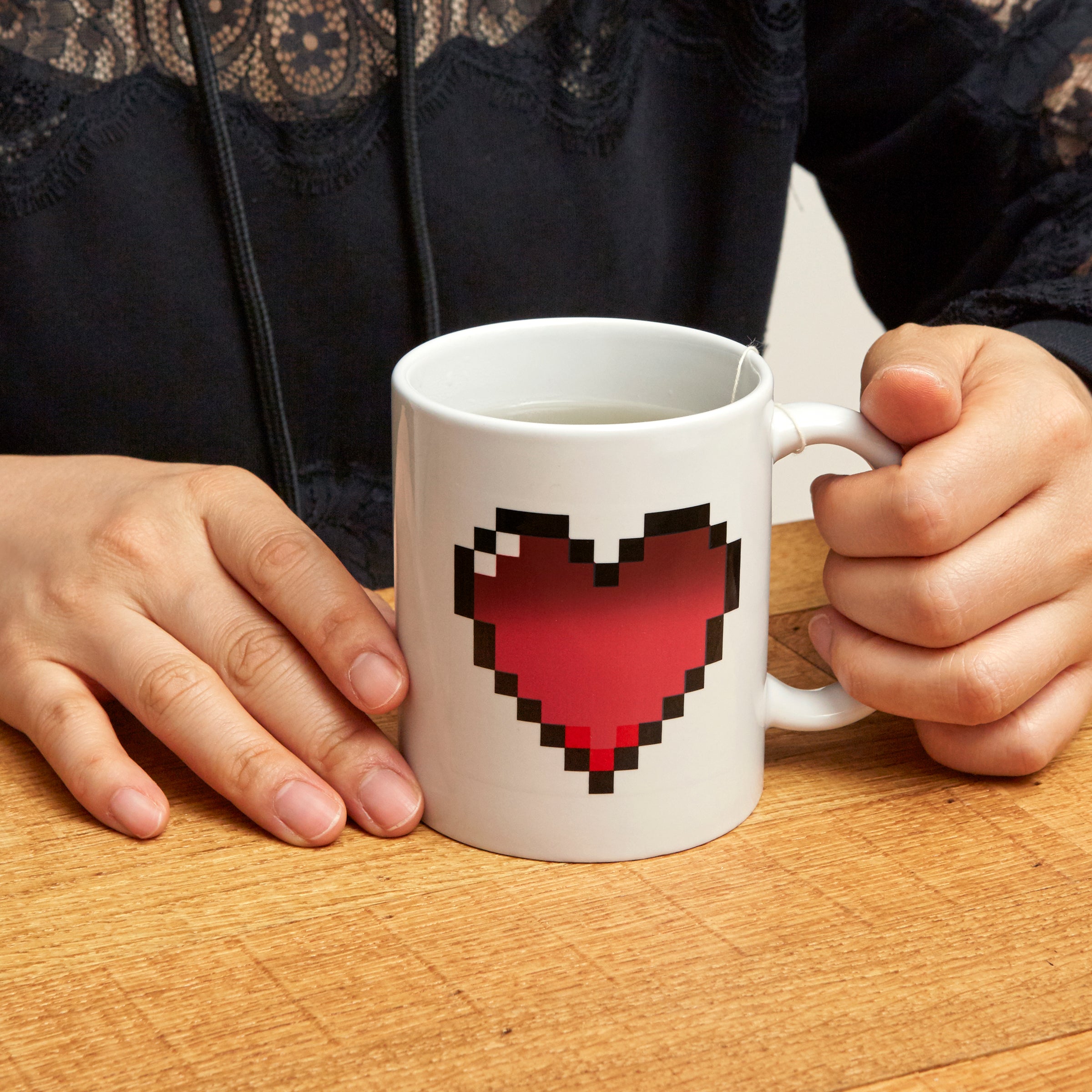 Pixel Heart Morph Mug – Kikkerland Design Inc