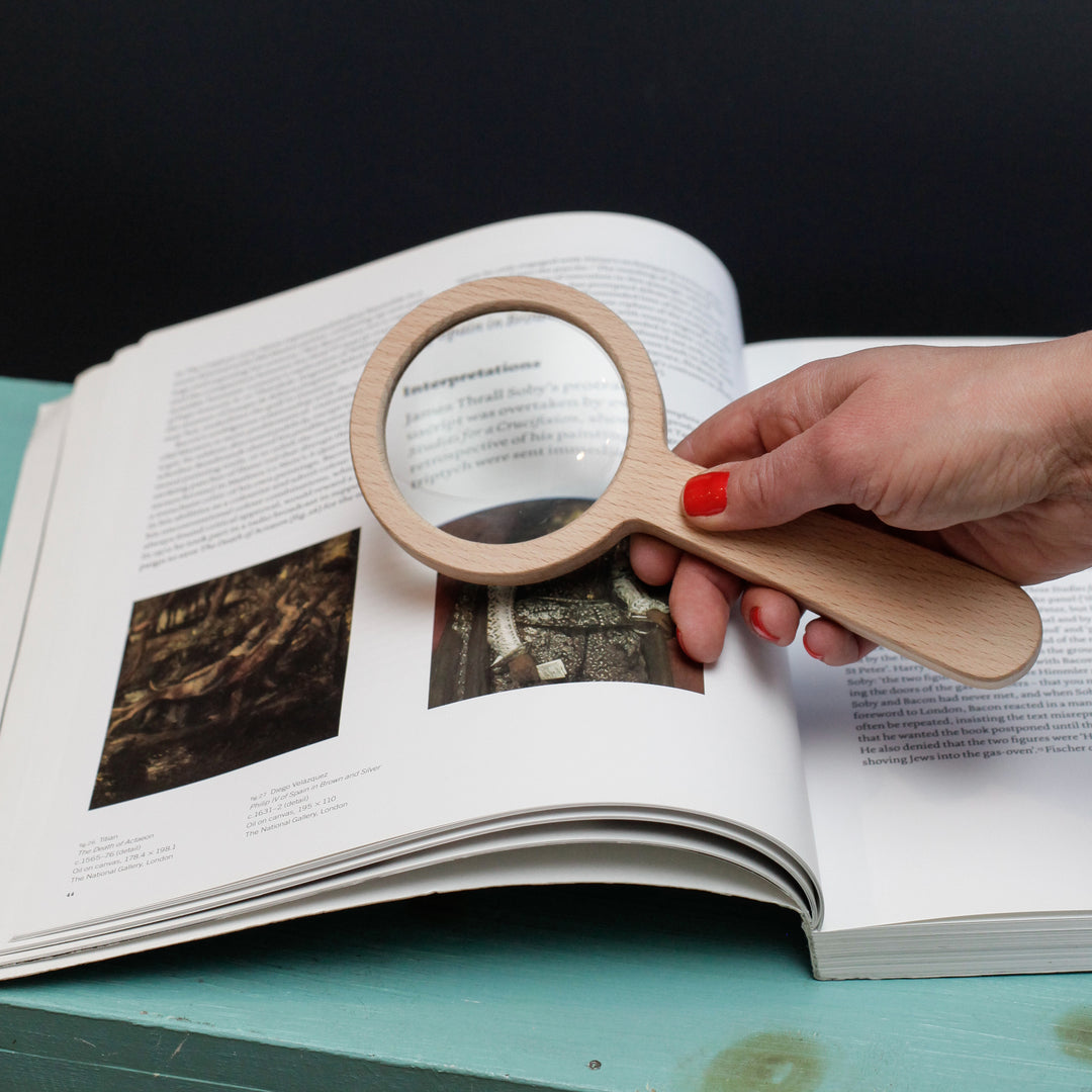 Wooden Magnifier – Kikkerland Design Inc